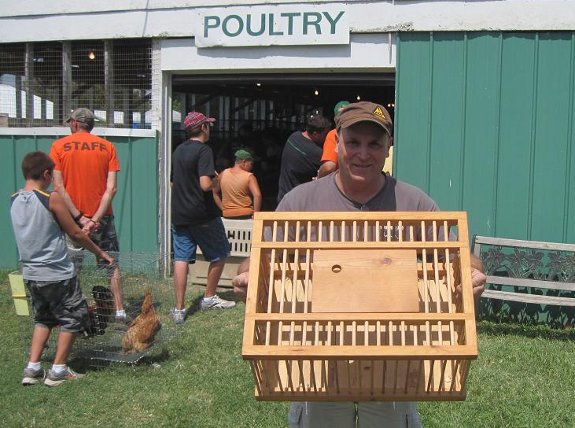 Premium chicken carrier | Avian Aqua Miser